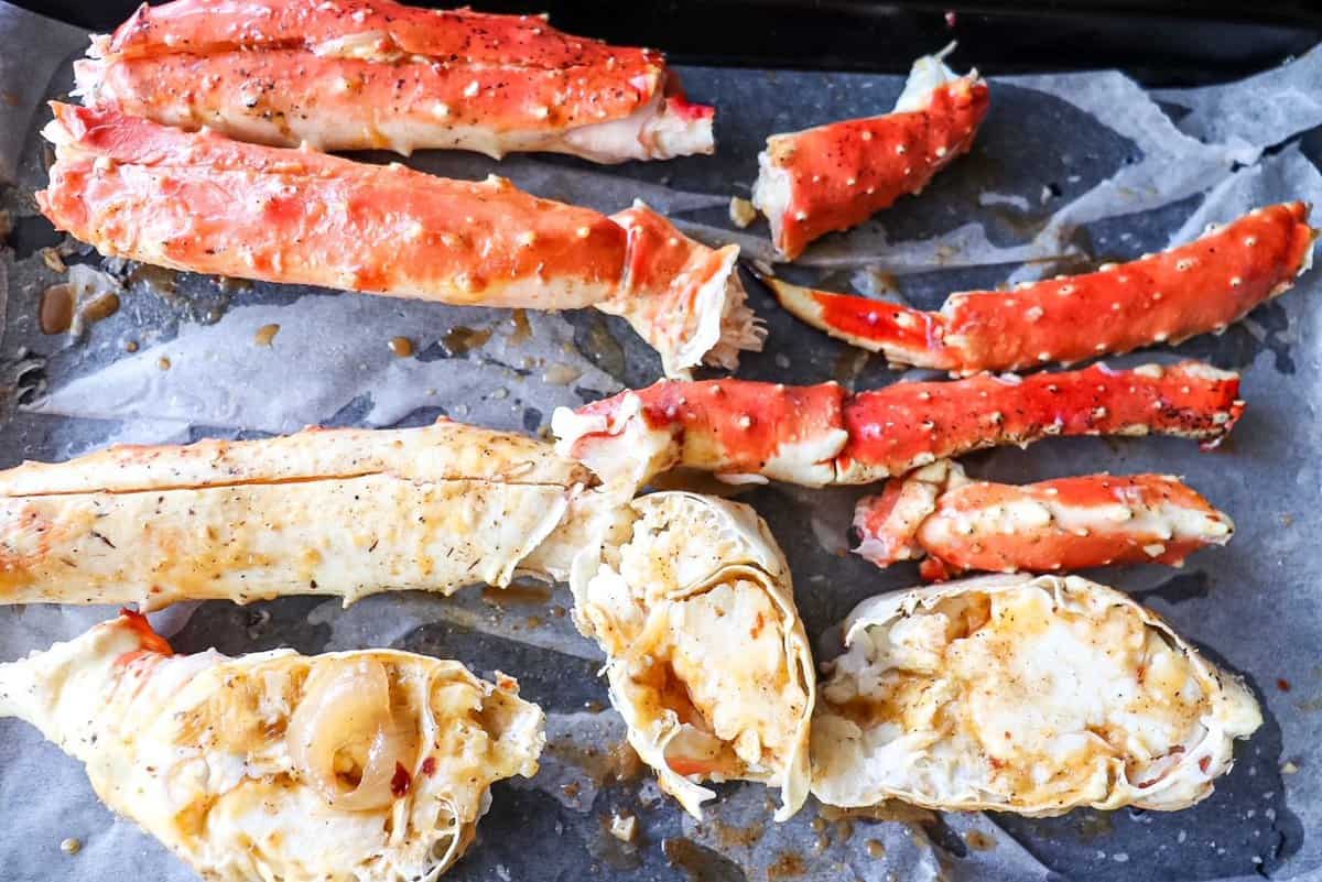 Cuisses de Crabe Royal Grillées avec Sauce aux Fruits de mer au Beurre ...
